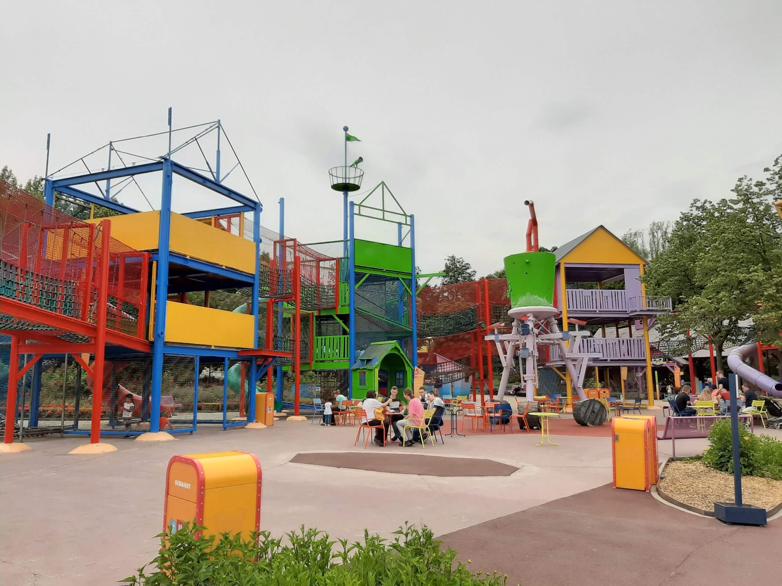 Themeparkzoo - Walibi Belgium, pretpark en waterpark in Wavre in België